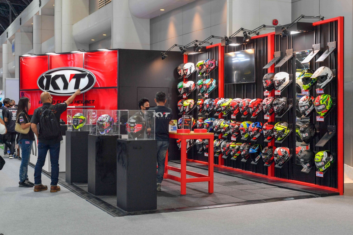 ลดราคาสวยๆ หมวกก็สวย! บูธหมวกกันน็อคแบรนด์ดัง KYT | Motor Expo 2023