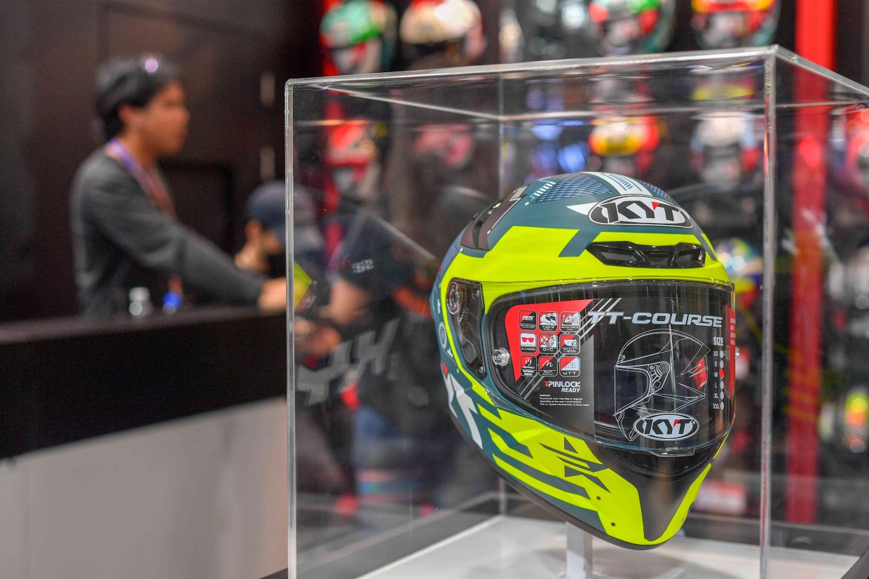 ลดราคาสวยๆ หมวกก็สวย! บูธหมวกกันน็อคแบรนด์ดัง KYT | Motor Expo 2023