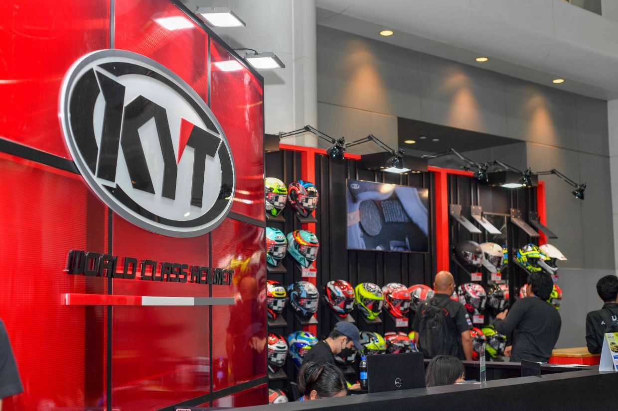 ลดราคาสวยๆ หมวกก็สวย! บูธหมวกกันน็อคแบรนด์ดัง KYT | Motor Expo 2023